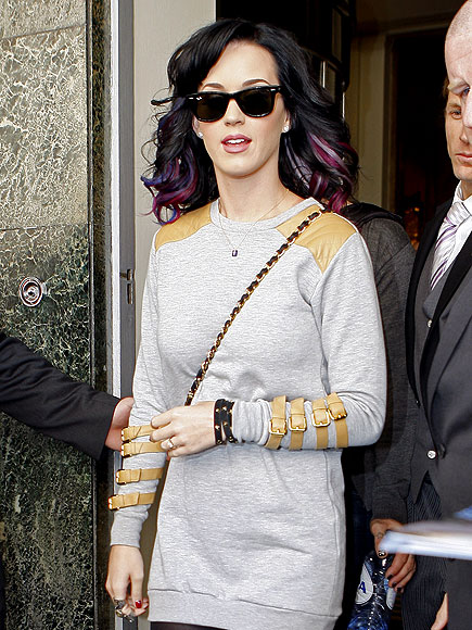 BUCKLING DOWN photo | Katy Perry