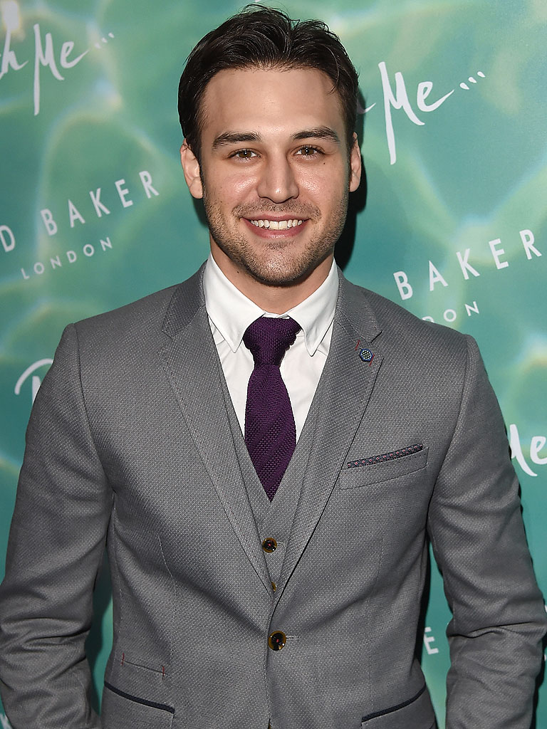 Ryan Guzman Shares Shirtless Selfie on Instagram : People.com